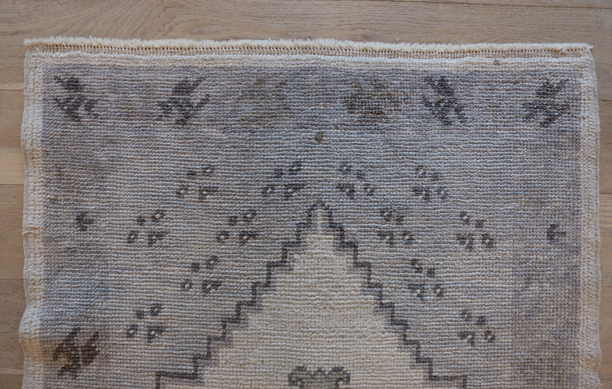 Amanda Runner – Gingerwood Adorn
